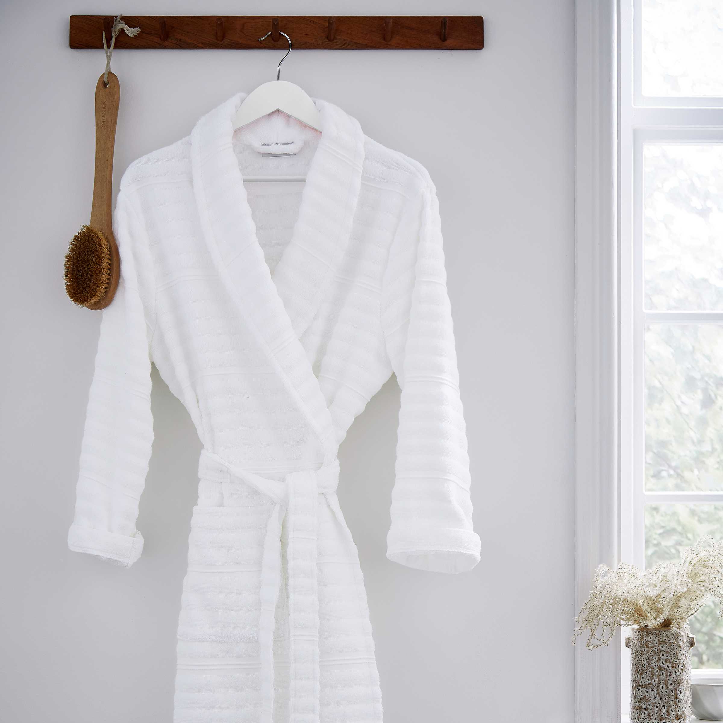 Leif Robes, White – Murmur