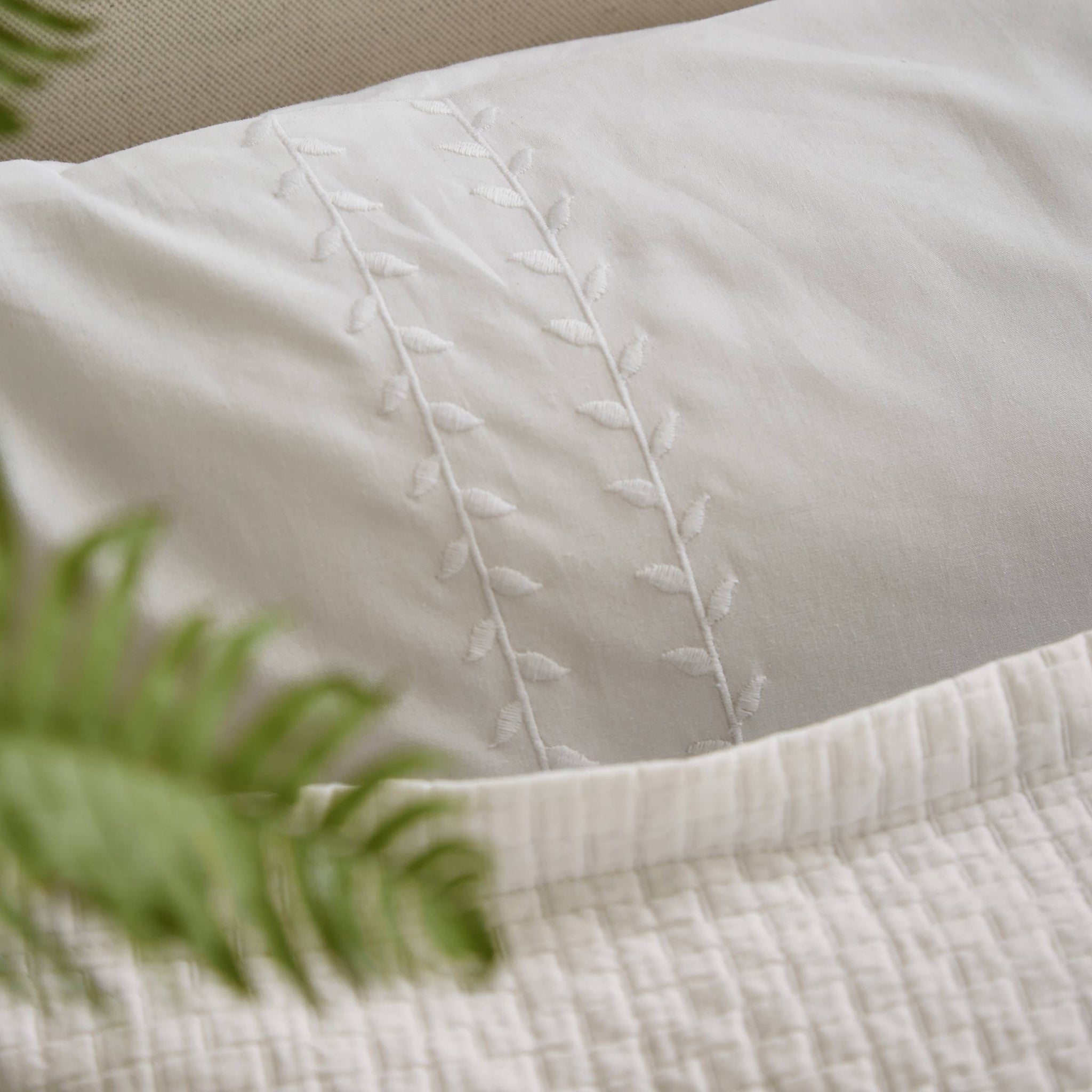 Murmur Hush Bedding White